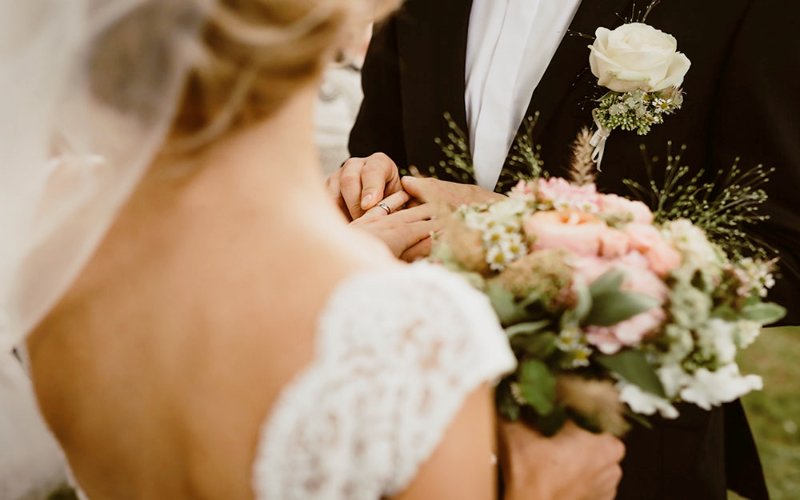 Wedding Ceremony Officiant: Crafting A Meaningful And Memorable ...