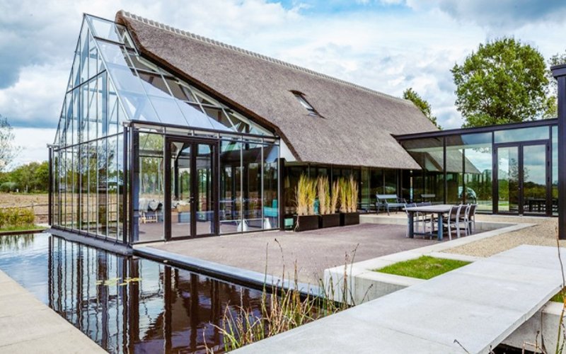 Modern House Designs That Use Stainless Steel Sheet For A Sleek Finish ...